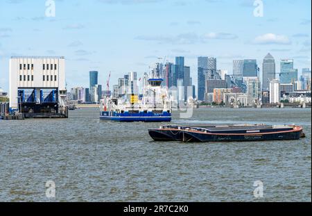 Woolwich, London - 15 May 2023: Car Ferry approaches Woolwich Ferry ...