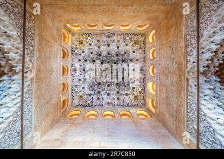 Muqarnas in dome and ceiling of Hall of the Abencerrajes in Nasrid ...