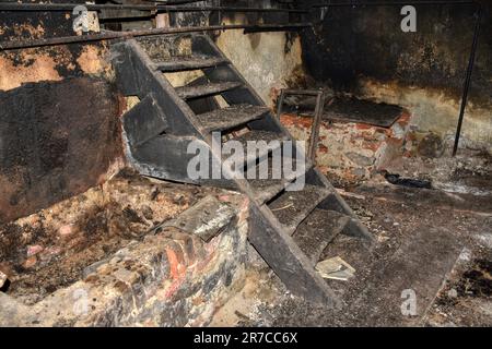 Keller, Räucherkammer, ausgebrannt, Feuer, schwarz, Ruß, verrußt ...