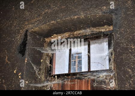 Keller, Räucherkammer, ausgebrannt, Feuer, schwarz, Ruß, verrußt ...