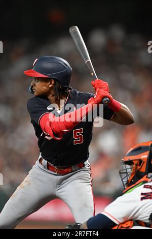 Washington Nationals shortstop CJ Abrams (5) bats during a baseball ...