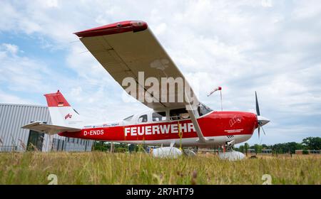 PRODUCTION - 15 June 2023, Lower Saxony, Lüneburg: A Cessna 206 from ...