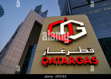 Qatar Gas,Qatargas,logo,company emblem. Established in 1984, Qatargas ...