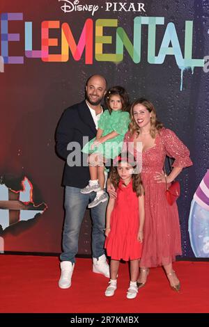 Claudio Midolo mit Ehefrau Clio Zammatteo und Grace und Joybei der ...
