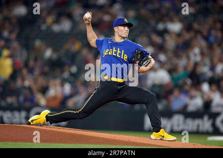 Seattle Mariners starting pitcher Bryan Woo reaches for the ball from ...