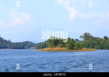 the lake in front of the at peruvannamuzhi (peruvannamoozhi) dam ...