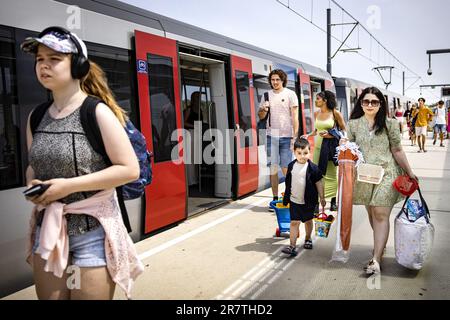 HOEK VAN HOLLAND - Travelers arrive by metro on the beach of Hoek van ...