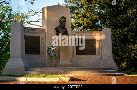President Abraham Lincoln delivered the Gettysburg Address on November ...