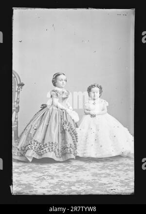 Lavinia Stratton and Minnie Warren c. 1860-1870 Stock Photo - Alamy