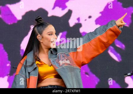 Tula Paulinea "Tulisa" Contostavlos with English London based hip hop ...