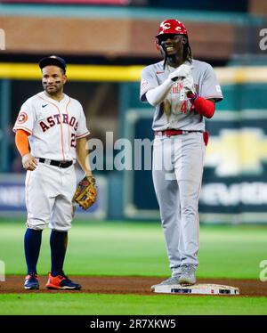 Cincinnati Reds third baseman Elly De La Cruz (44) looks to throw to first base during a ...