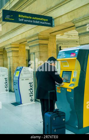 Vending machine at the Gare du Nord station in Paris France Stock Photo ...