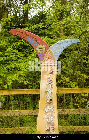 Trans Pennine Trail sign National Cycle Route 62 Stock Photo - Alamy