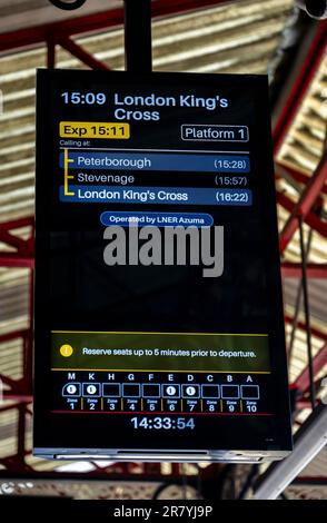 train arrival information board at Kings Cross Station Stock Photo - Alamy