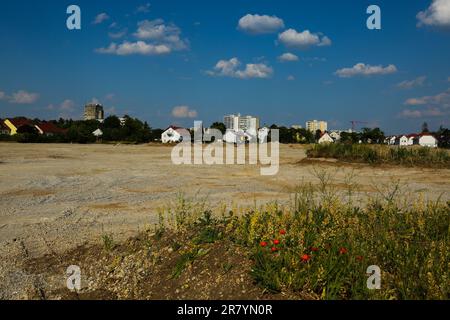 Building area in Munich, Lerchenau, earth already removed, gravel Stock ...
