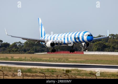 Condor Boeing 757-330 (REG: D-ABON) still wearing the Hearts Livery ...