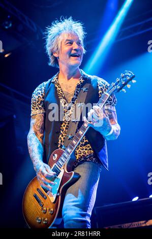 Mark Yates on guitar Stock Photo - Alamy