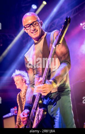 Leigh Marklew on bass Stock Photo - Alamy