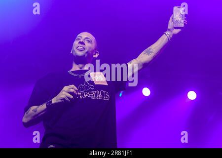 The English singer, songwriter and rapper Elliot John Gleave is better ...