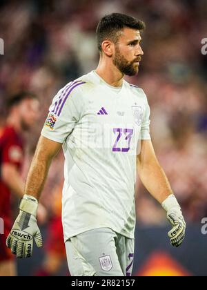 ROTTERDAM - Spain goalkeeper Unai Simon with the Nations League trophy ...