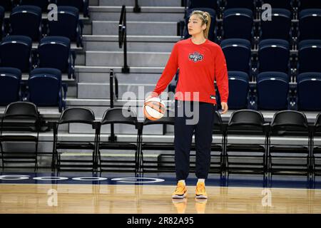 Washington Mystics guard Li Meng (3) drives against Phoenix Mercury ...