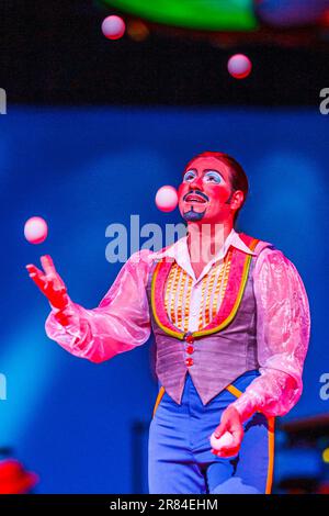 Terry Velasquez, Juggler, performing in Cirque Du Soleil's Saltimbanco ...