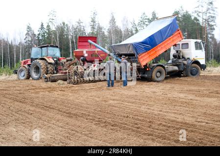 Sowing unit, combine harvester, seeder, tractor and lorry, dump truck ...