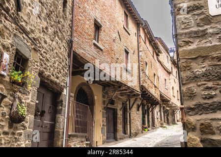 Traditional homes in the Etruscan city of Cortona, Tuscany, Italy Stock ...