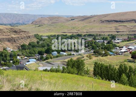 Asotin, WA, USA - May 24, 2023; Cityscape view along 2nd St in downtown ...