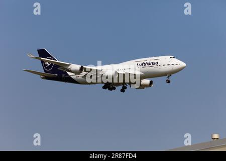 Lufthansa Boeing 747-400, D-ABVZ, Landing at Pearson Airport, Toronto ...