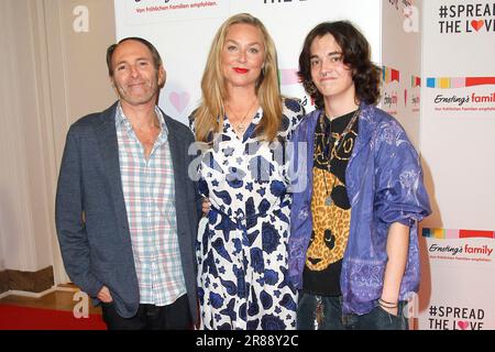 Elisabeth Roehm, Peter Glatzer and son Anthony (former daughter Easton ...