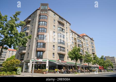 Plattenbau aus DDR-Zeiten, Hannah-Arendt-Straße, Mitte, Berlin ...
