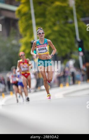 Sinead Diver participating in the marathon at the World Athletics ...