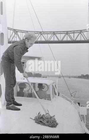 Current 26-4-1960: Water under the wings Norway's first hydrofoil boat ...
