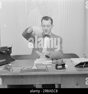 Actual 53-5-1960: Money sprinkled on the school children The school ...