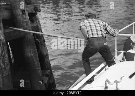 Current 26-4-1960: Water under the wings Norway's first hydrofoil boat ...