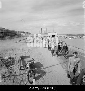 Current 30-4-1960: Norwegian Venezuela Norway's first oil refinery is ...