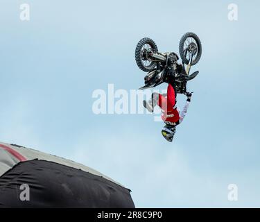 Amazing dirt bike tricks Stock Photo - Alamy