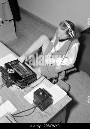 Actual 20-4-1947: Armless Tønsberg girlArmless Tønsberg girl who stands ...