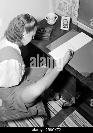 Actual 20-4-1947: Armless Tønsberg girlArmless Tønsberg girl who stands ...