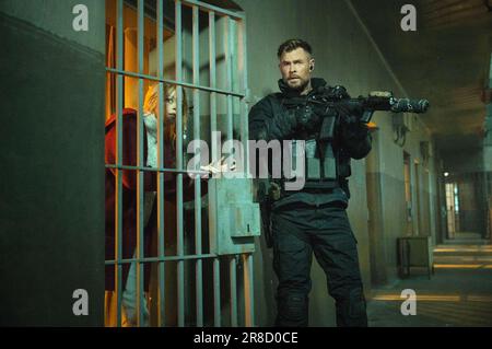 EXTRACTION 2, from left: Chris Hemsworth, Miriam/Marta Kovziashvili ...