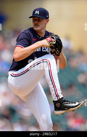 Minnesota Twins relief pitcher Brent Headrick throws against the ...