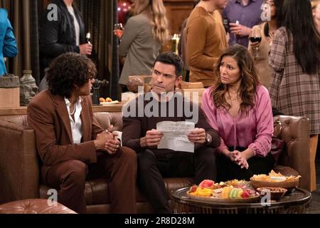 HOW I MET YOUR FATHER, from left: Michael Cimino, Francia Raisa ...