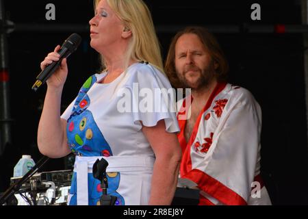 Bjorn Again in performance at Pub in the Park, Victoria Park, Bath. UK ...