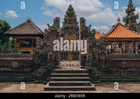 Entrance steps in balinese traditional temple. Indonesian architecture ...