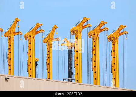 Row of yellow drilling rigs Stock Photo - Alamy