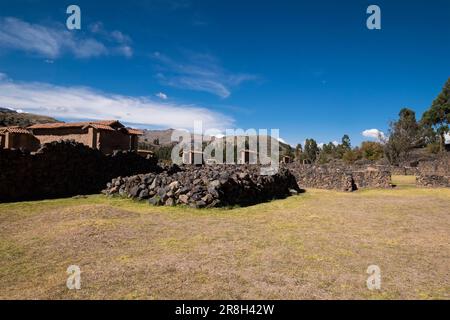 Perù, Raqchi village, archaeological remains Stock Photo - Alamy
