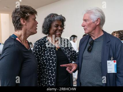 Barbara Woodward, Linda Thomas-Greenfield, Richard Gere attend ...