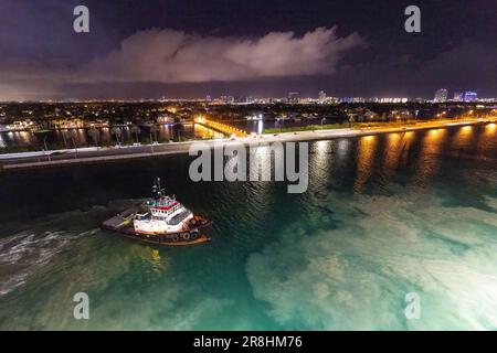 Seabulk Towing's tractor tug (HAWK) in the Port of Miami at night ...
