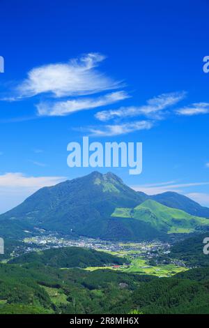 Mt. Yufu and Yufuin Stock Photo - Alamy